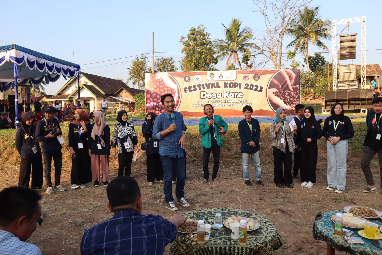 Perpaduan Seni dan Budaya Daerah Meriahkan Festival Kopi Desa Kare ...